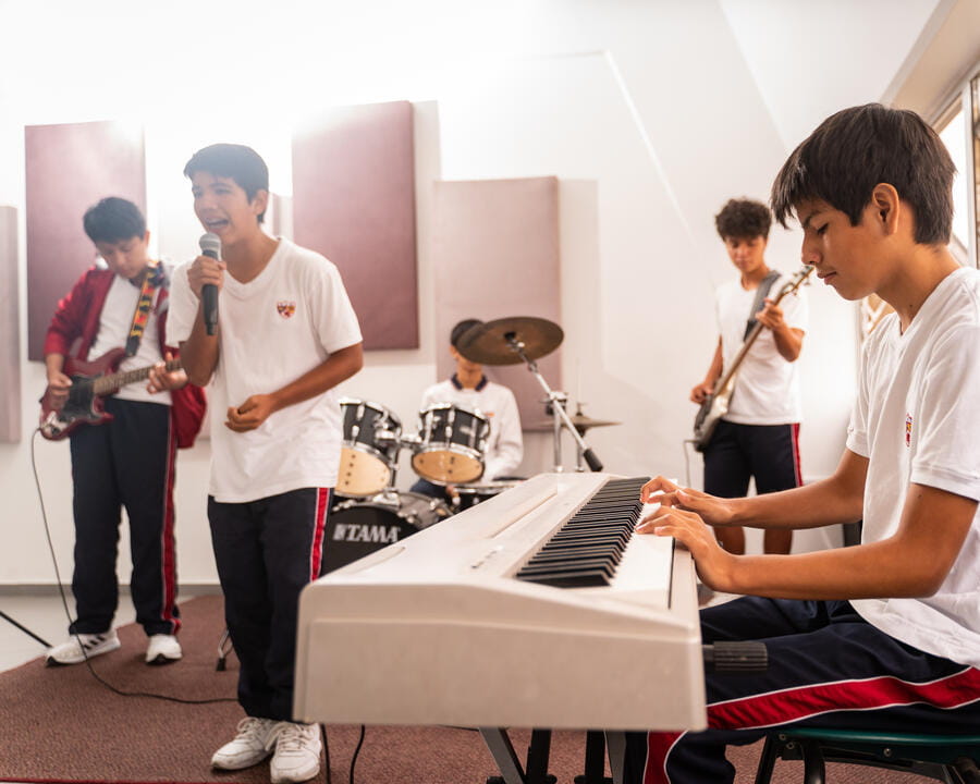 Facilities | Colegio Peruano Británico
